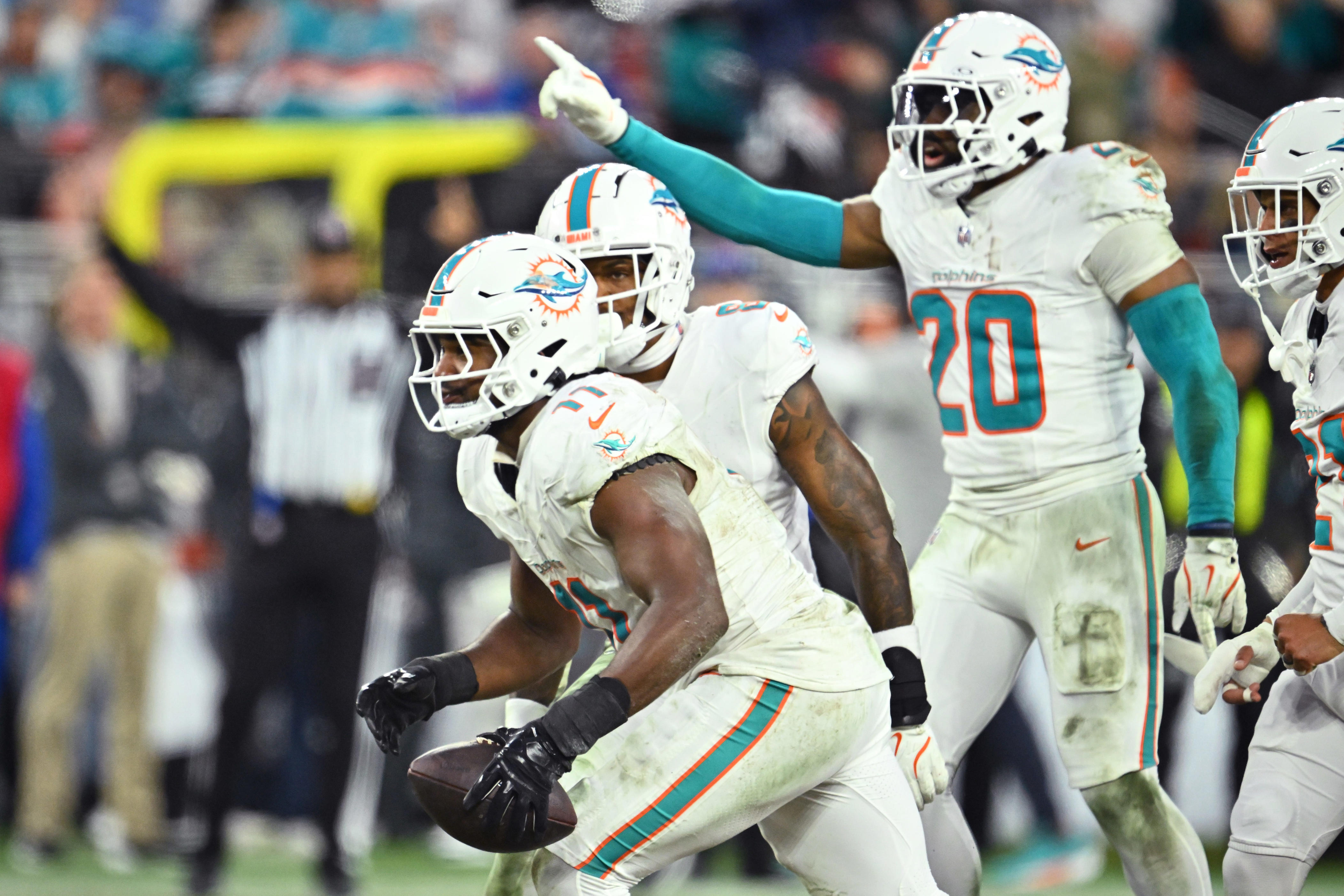Dolphins interested in bringing back 2 defensive players set to become ...