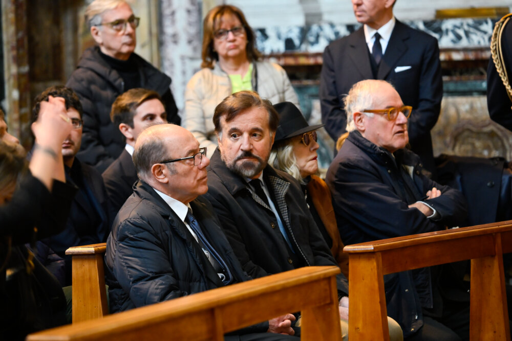 Addio Eleonora Giorgi: i momenti più toccanti del funerale nella Chiesa ...