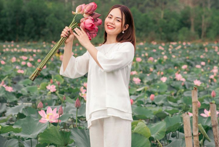 10 Deep Symbolic Meanings Of The Lotus Flower