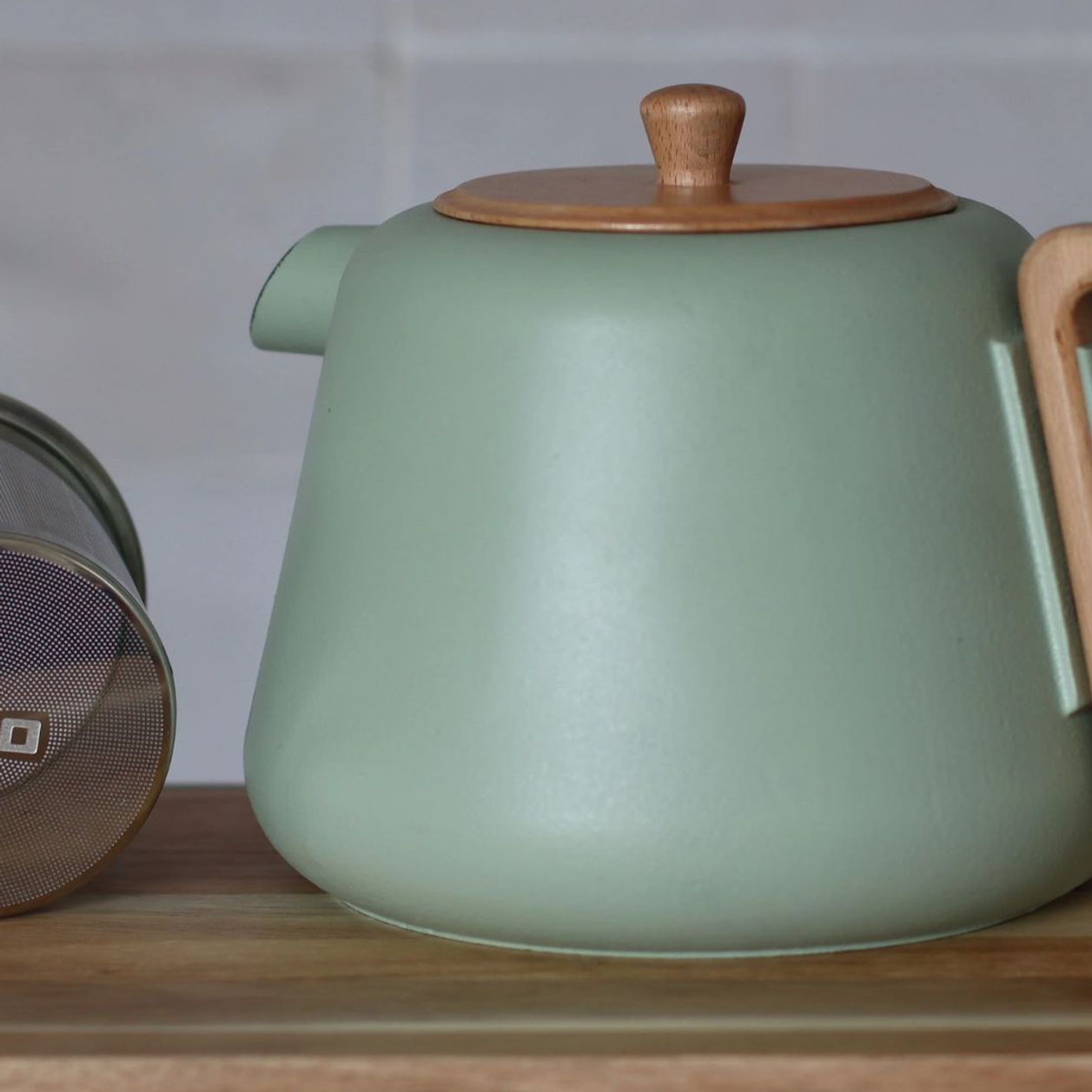 Avis aux amateurs de thé : cette théière vert amande ultra-tendance est ...