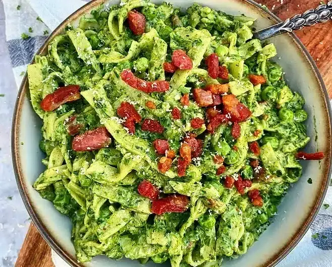 This 30-minute pasta is packed with flavor and greens – See how to make ...