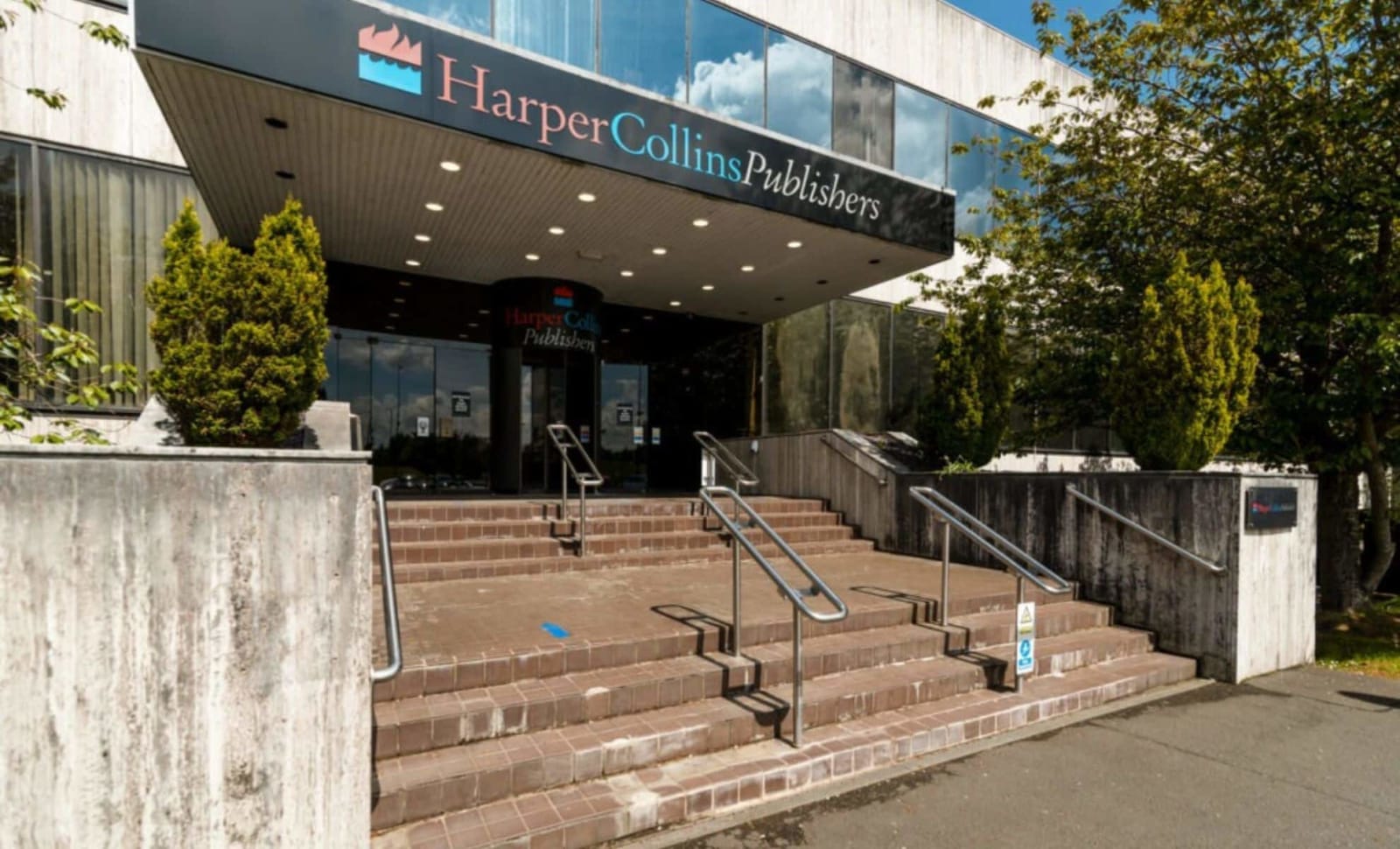 Harpercollins Unveils Cutting-Edge Robroyston Hub to Handle 110 Million Books