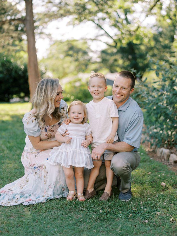 25 Lovely Spring Family Photoshoot Ideas To Help You Plan Your next Shoot