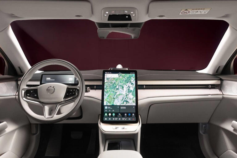 Volvo ES90 luxury EV debuts as liftback sedan