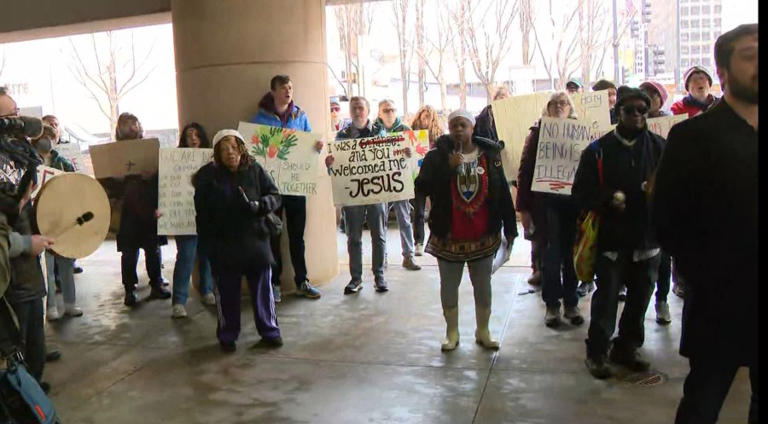 Priests, nuns, faith leaders protest ICE actions outside Chicago field ...