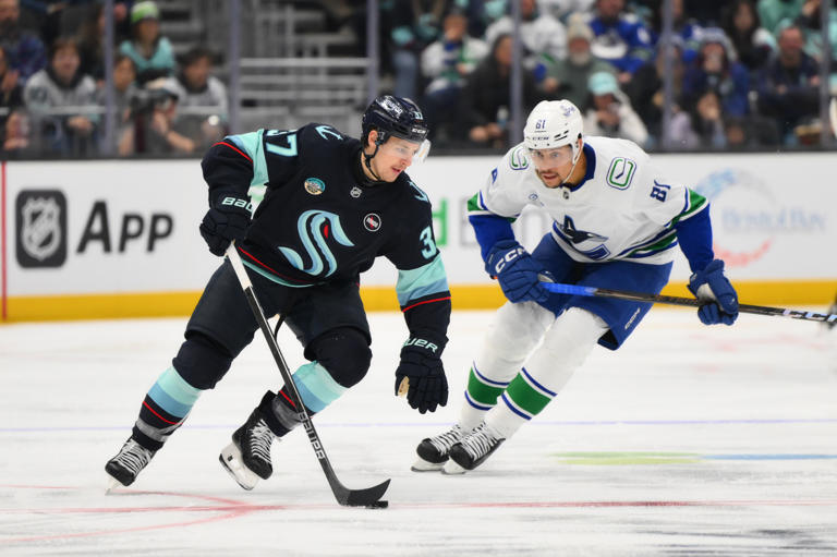 Lightning Finalize Trade: Acquire Gourde, Bjorkstrand from Kraken