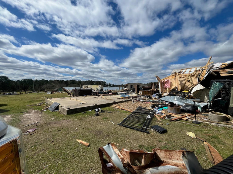 MS homes destroyed by possible tornado, 3 dead in storm aftermath: 'It ...