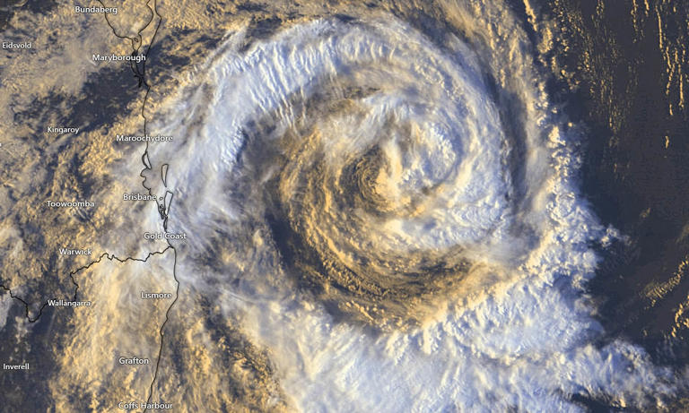 What time will Cyclone Alfred hit?