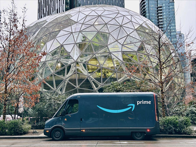 Amazon knocks Walmart from the top spot on Fortune 500 for the first ...