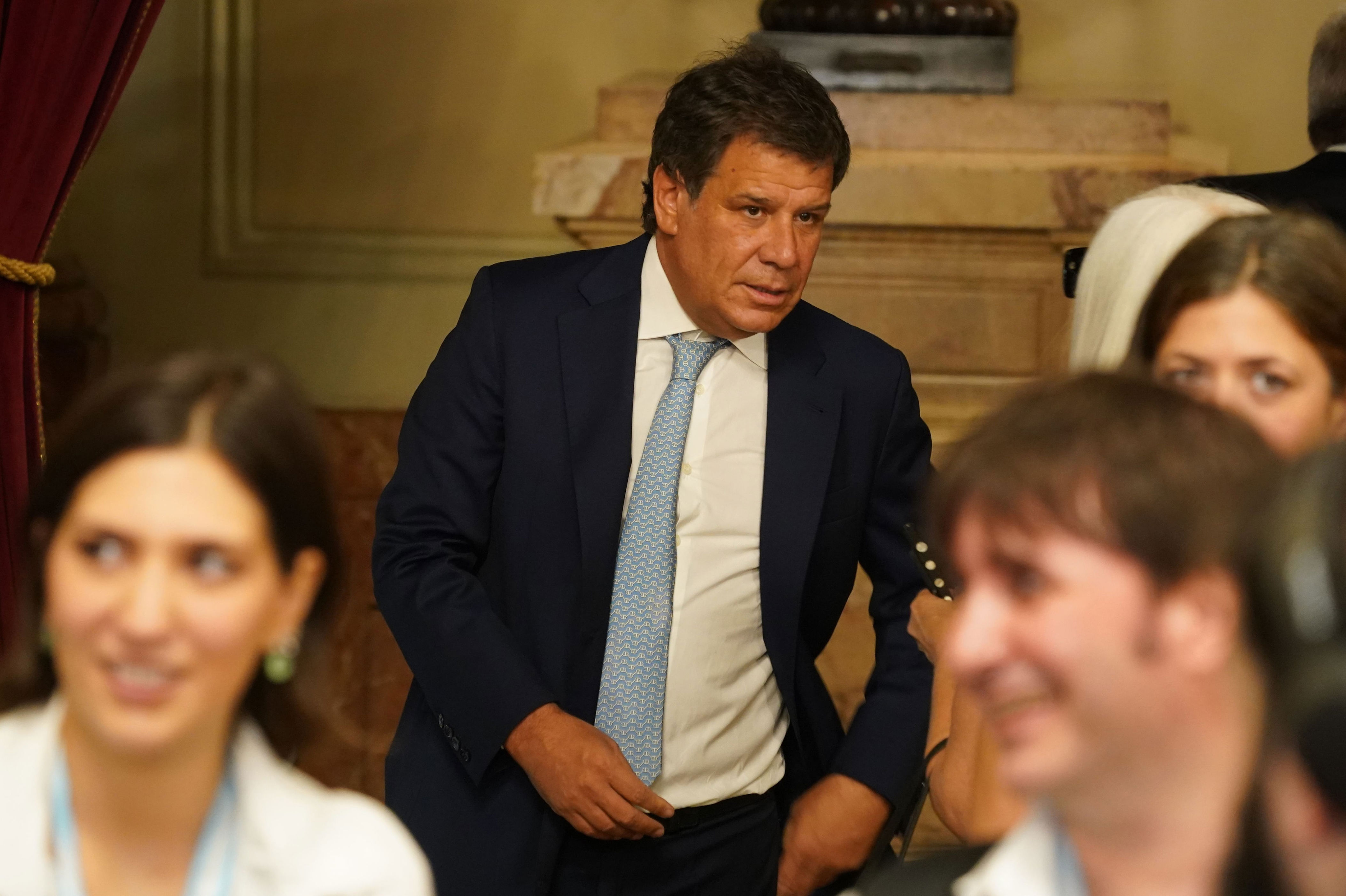 Manes denunció a Caputo por “amenazas coactivas” y el Gobierno lo acusó ...