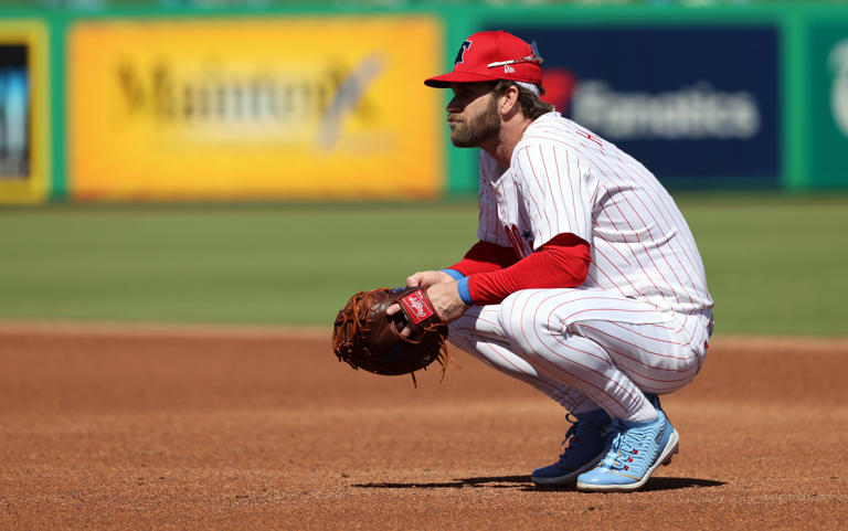Phillies' Bryce Harper willing to return to OF to accommodate team