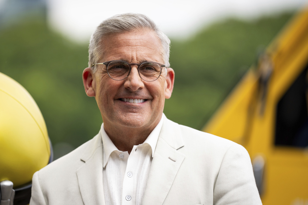 Steve Carell surprises Southern California high school students with ...