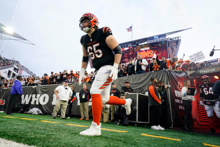 Las Vegas Raiders sign Alex Cappa