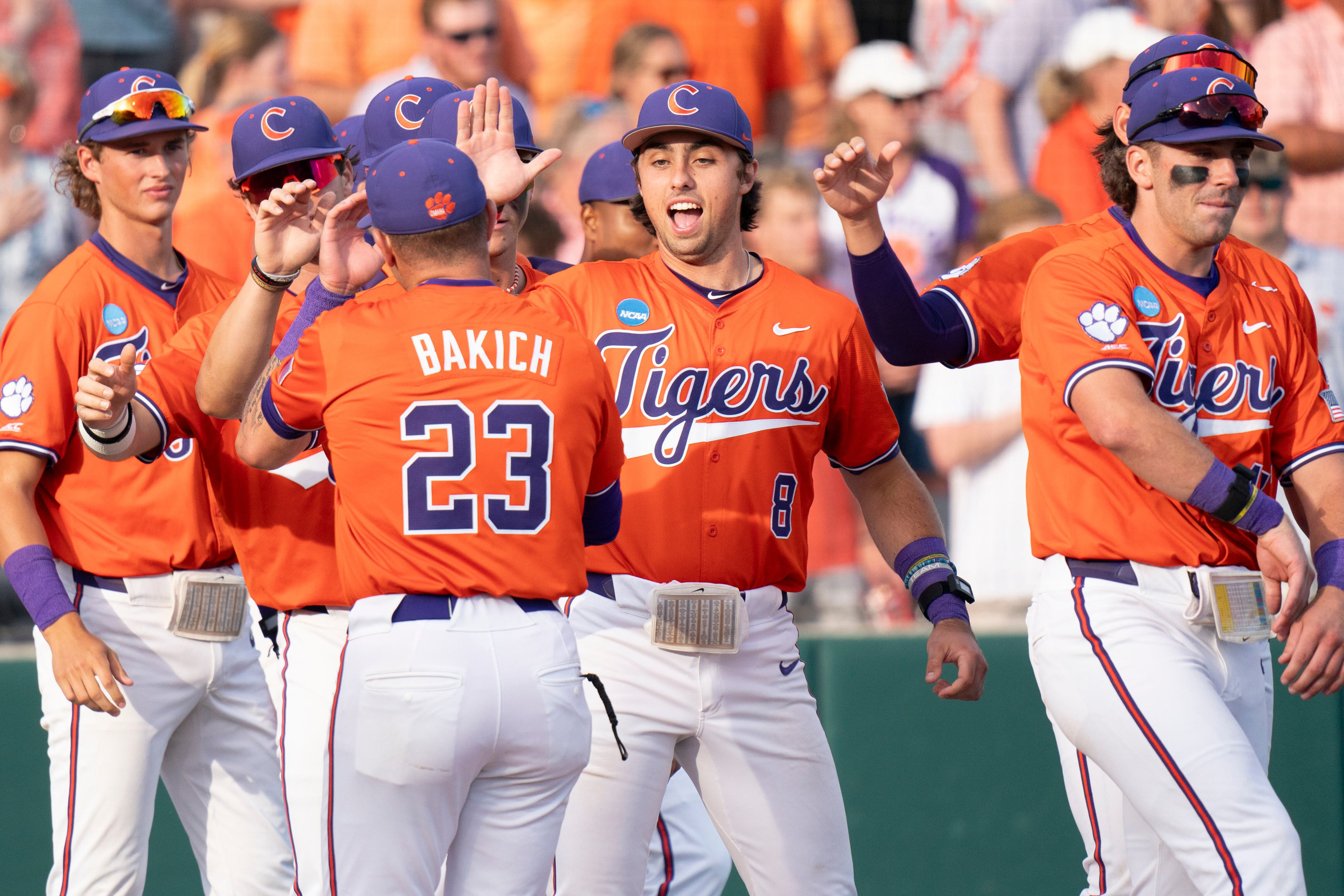 No. 4 Tigers Win 10th in a Row With 11-2 Victory Over Blue Hose