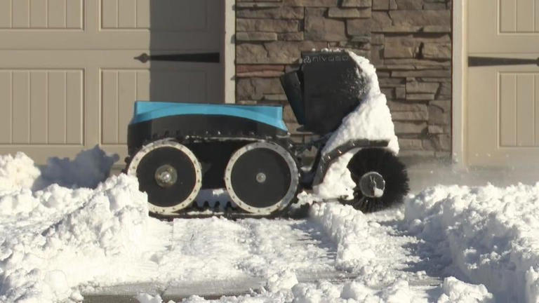 University of Minnesota senior shows off snow-clearing robot
