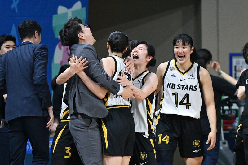 [WKBL PO 프리뷰] 팽팽해진 KB-우리은행, 3차전의 주인공은?