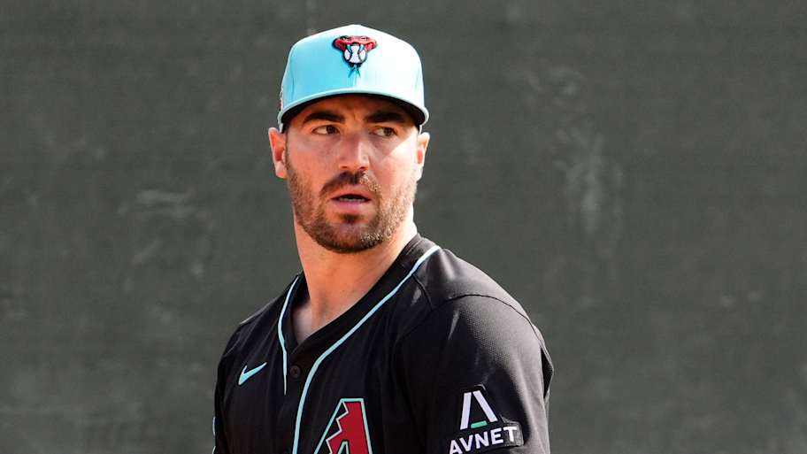 Unsung D-backs' Reliever Tweaking Arsenal to Compete for Roster Spot