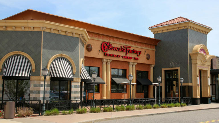 The Cheapest Vs Most Expensive Entree At The Cheesecake Factory