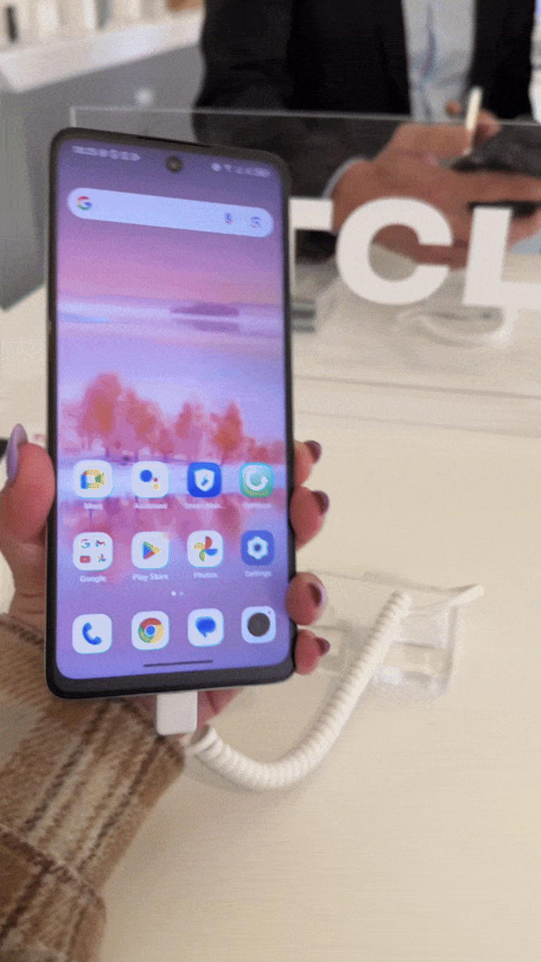 TCL's 60 Phone Series Expands With Better Cameras, Bigger Batteries