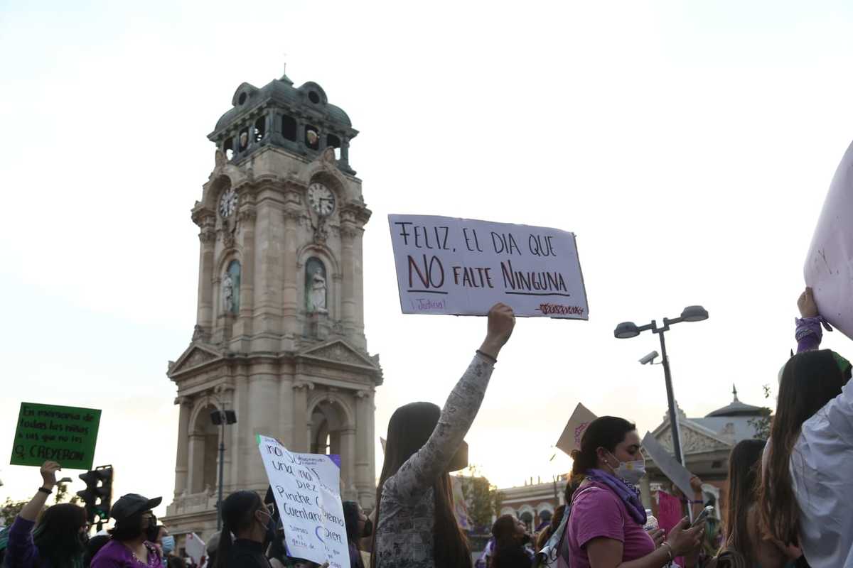 Marcha 8M visibiliza violencia de género: colectivas feministas de Hidalgo
