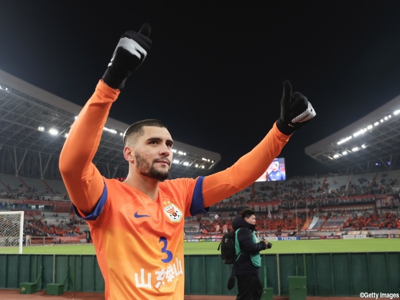 愛媛が190cmの大型DFマルセル・スカレゼを獲得! 中国・山東泰山時代に横浜FMや川崎Fと対戦