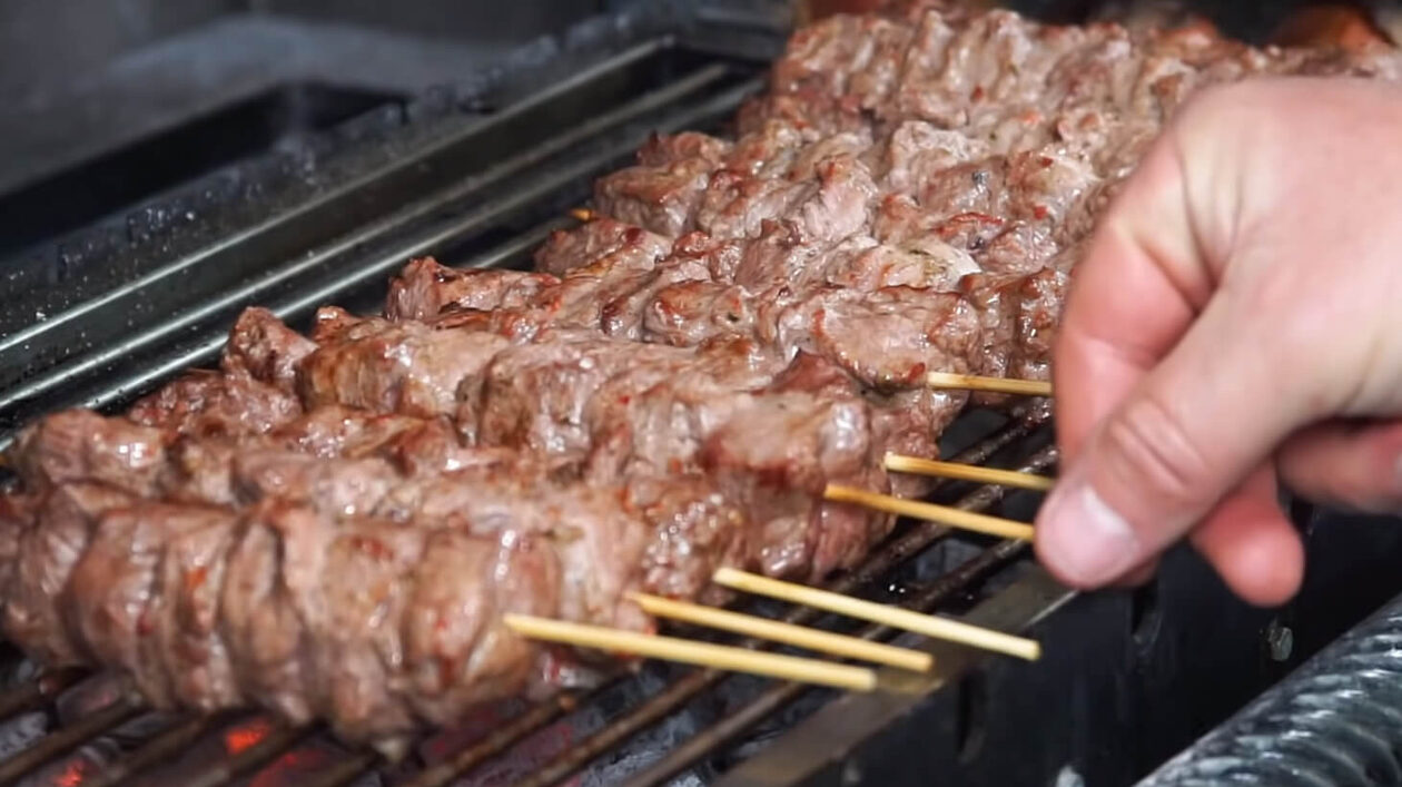 Σουβλάκι: Έρευνα αναφέρει ότι ψήναμε από την εποχή των Μυκηναίων