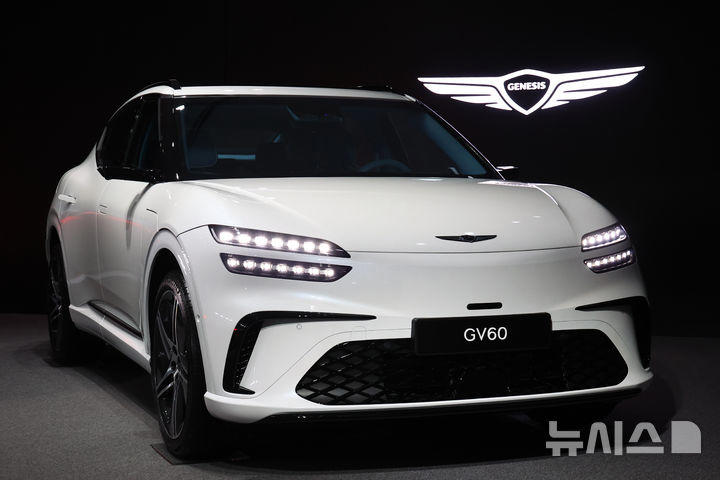 現代自動車「ジェネシス」新型GV6公開 ／ソウル