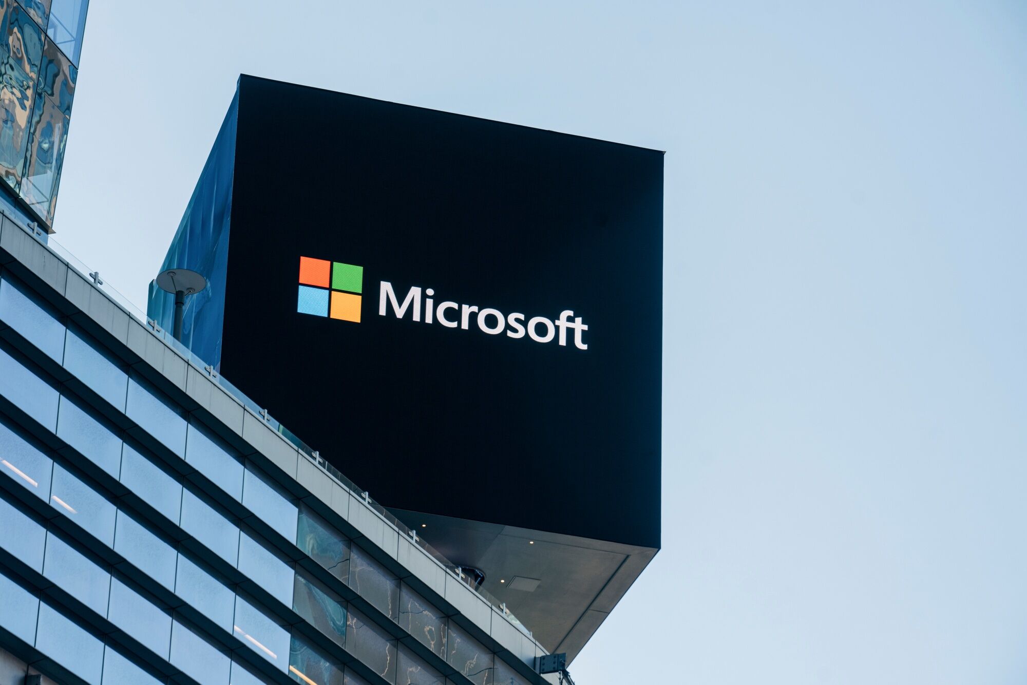 Microsoft Reduces Commitments to CoreWeave Ahead of IPO, FT Reports
