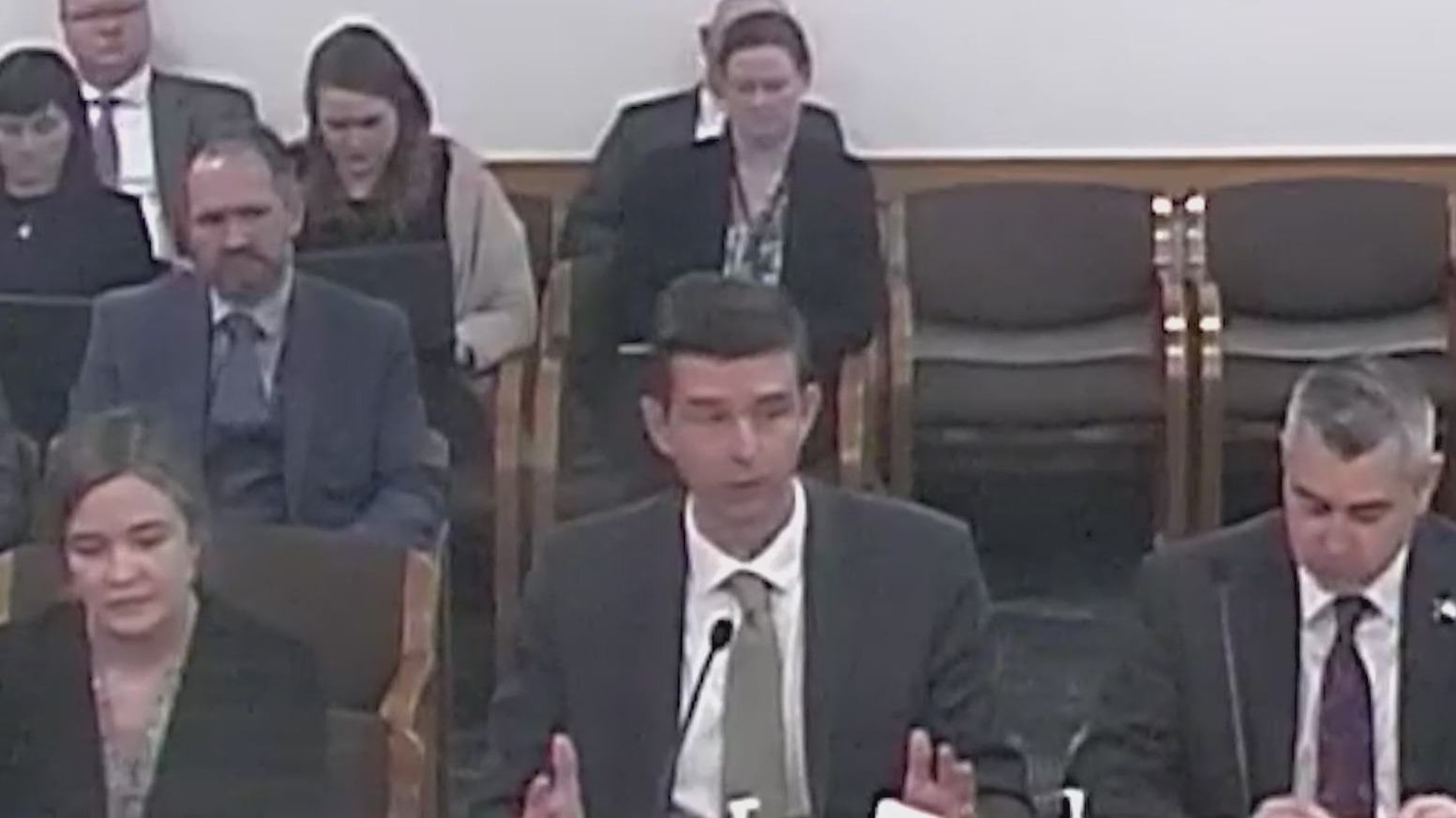 Oregon lawmakers scramble for solutions to public defender crisis