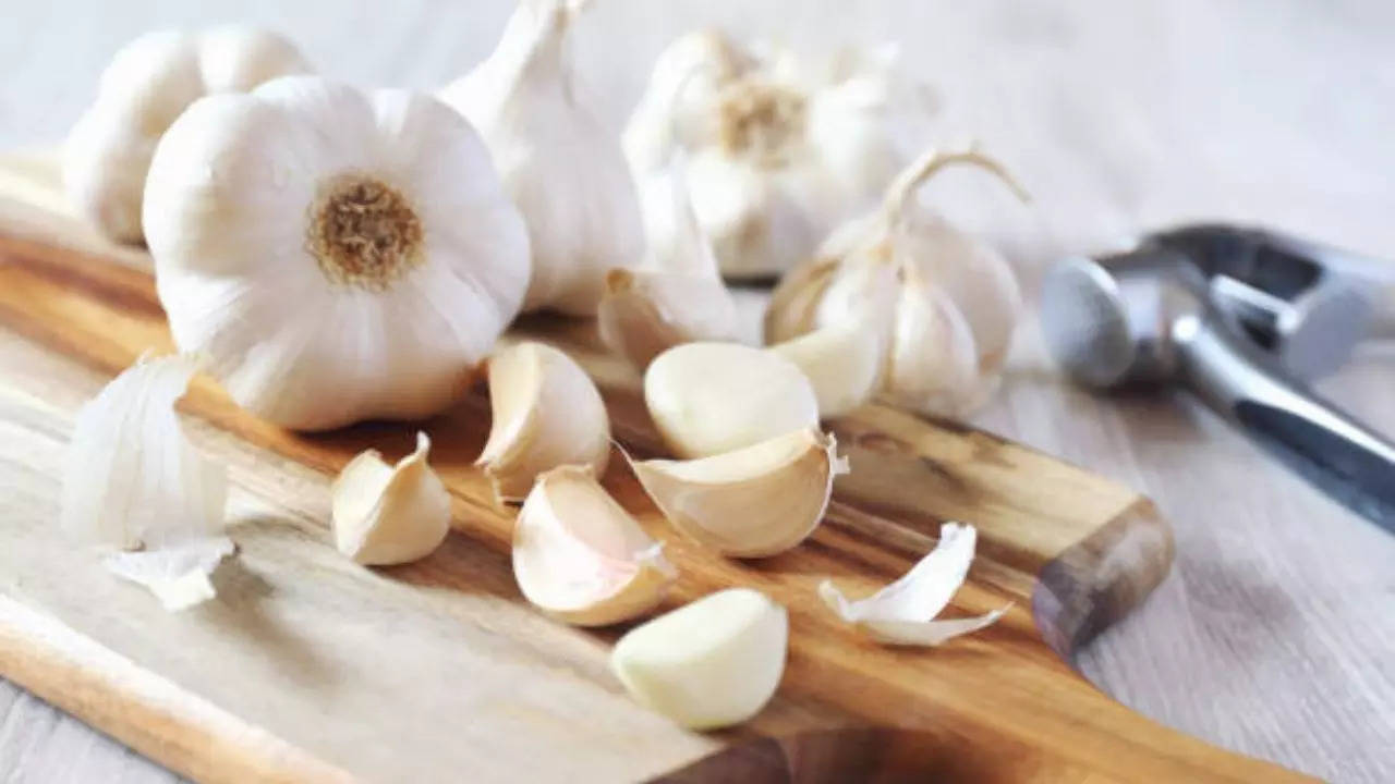 Can Garlic Lower Your Blood Pressure? Here's The Best Way To Take it