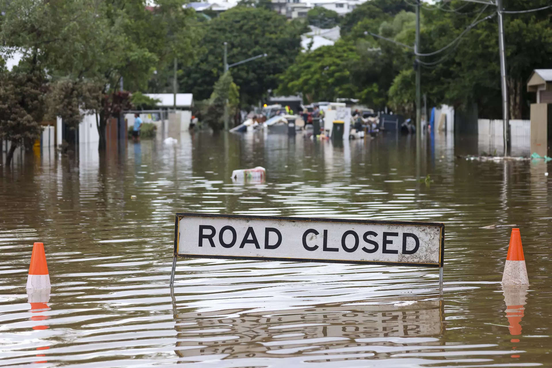 Tropical Cyclone Alfred barrels towards Australia's Queensland and New ...