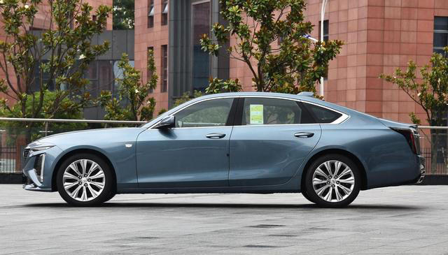 D级车尺寸卖C级车价格，车长5223mm，配2.0T+10AT，33英寸大屏幕