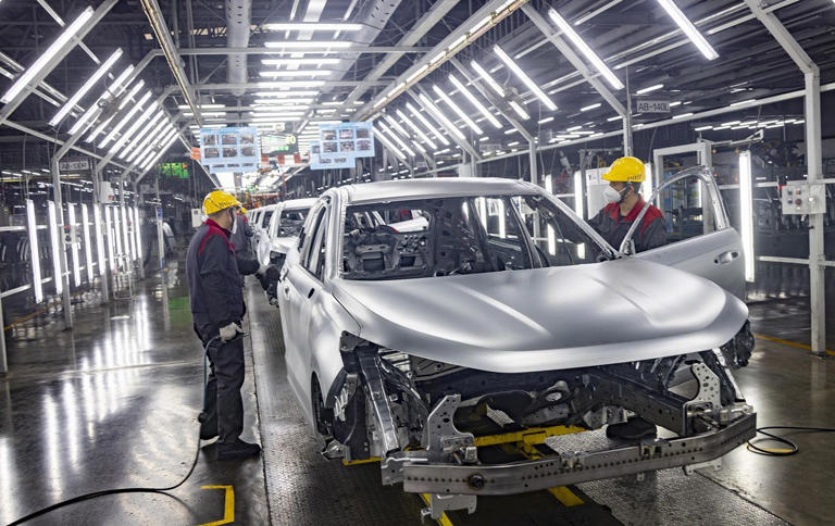 Trump promises to delay introduction of tariffs for US automakers by ...