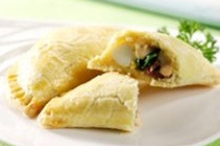 Begini Cara Bikin Pastel keju Daging Asap