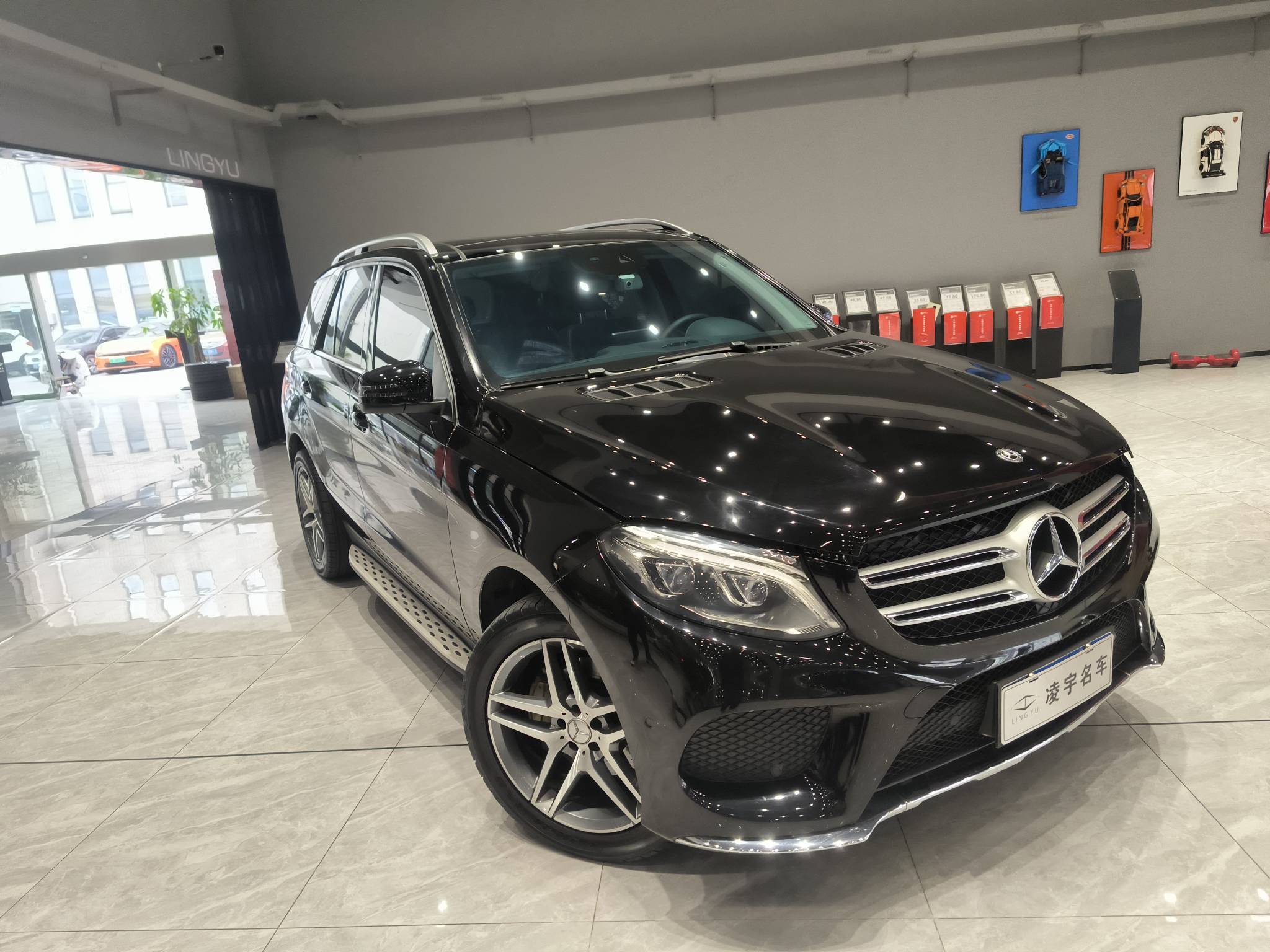 奔驰 奔驰GLE 2018款 GLE 320 4MATIC 豪华型臻藏版实拍图