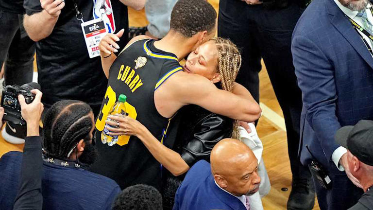 Steph Curry’s mom shares huge family reunion photo for game vs brother Seth