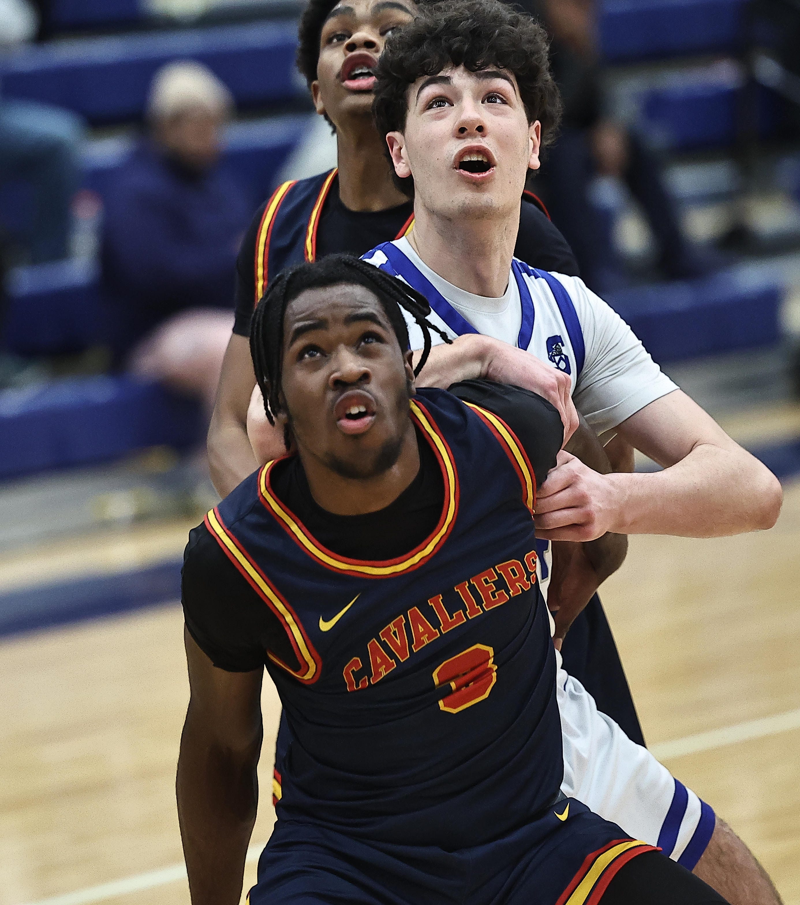 Which Cincinnati boys basketball teams advance to the 2025 regional finals?