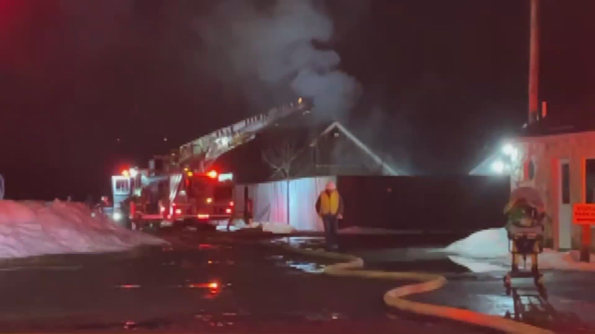 Crews respond to commercial building fire in Westbrook