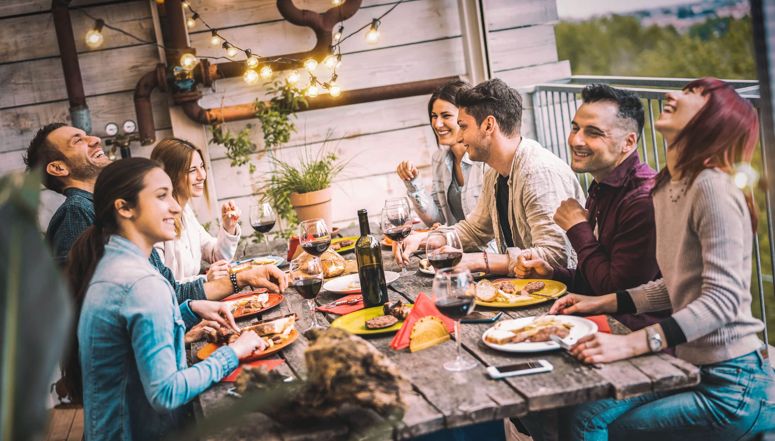 How to plan a fun and memorable family reunion on a budget