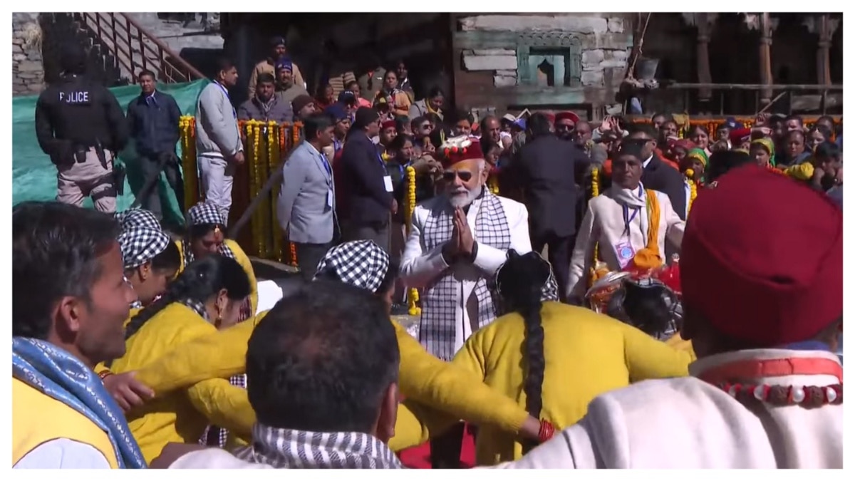 PM Modi Offers Prayers At Harshil's Mukhwa, Pitches For Round The Year ...