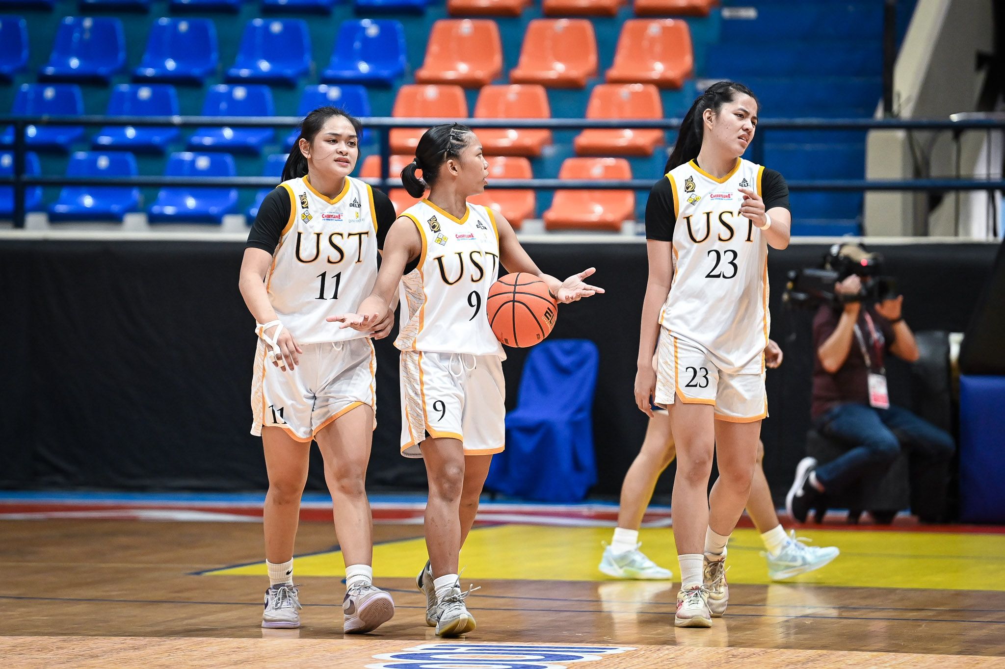UAAP: UST girls clobber NU-Nazareth for elimination round sweep