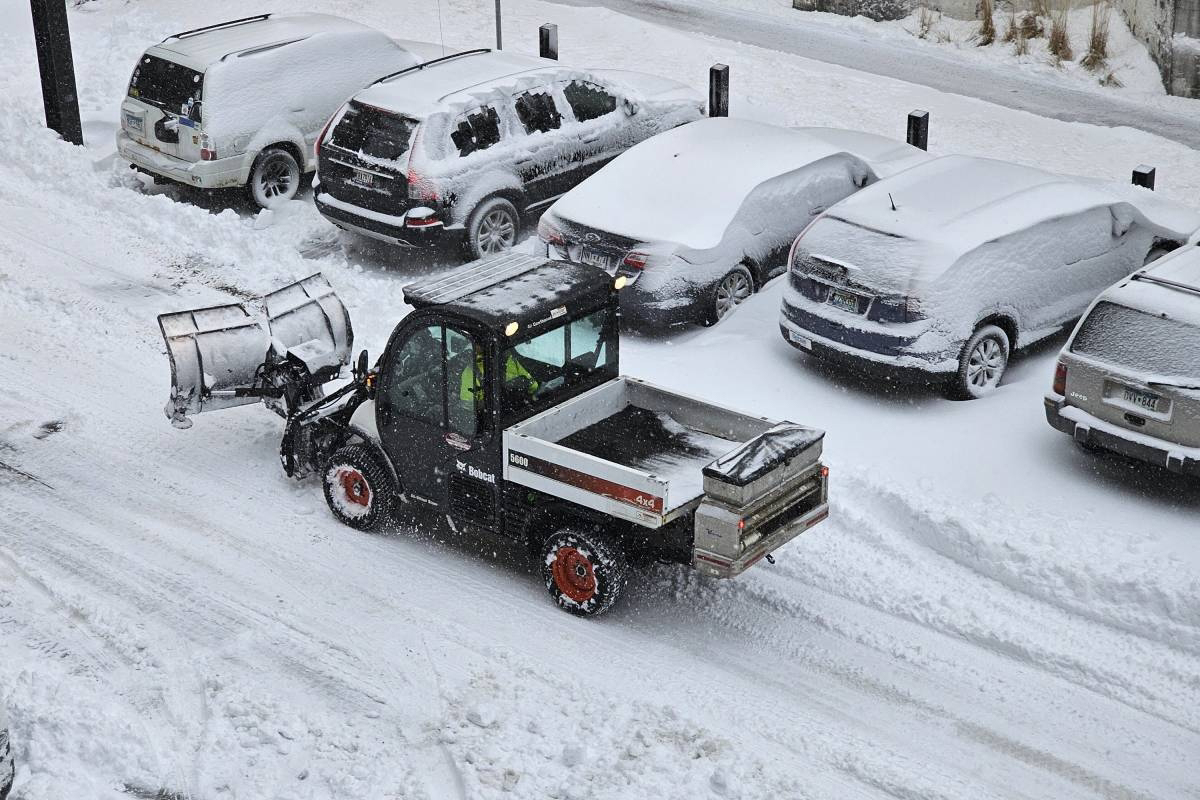 Powerful US storms create blizzard conditions Powerful US storms create blizzard conditions