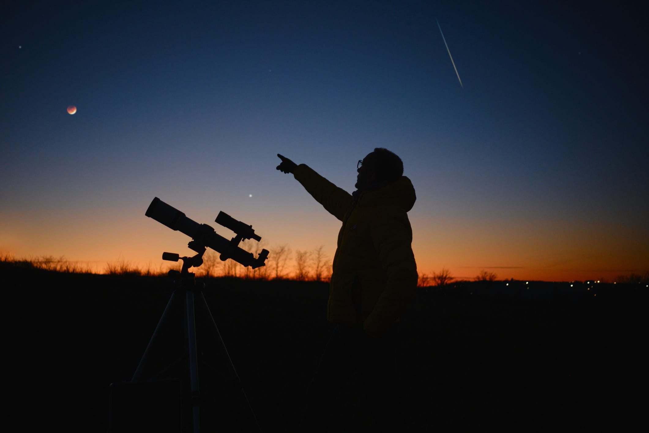 What planets are visible tonight? See Venus, Jupiter conjunction ...