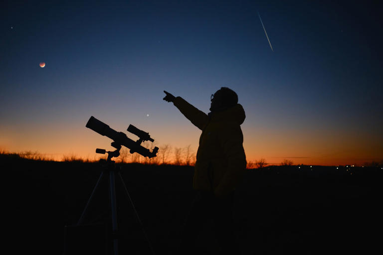 What planets are visible tonight? See Venus, Jupiter conjunction ...