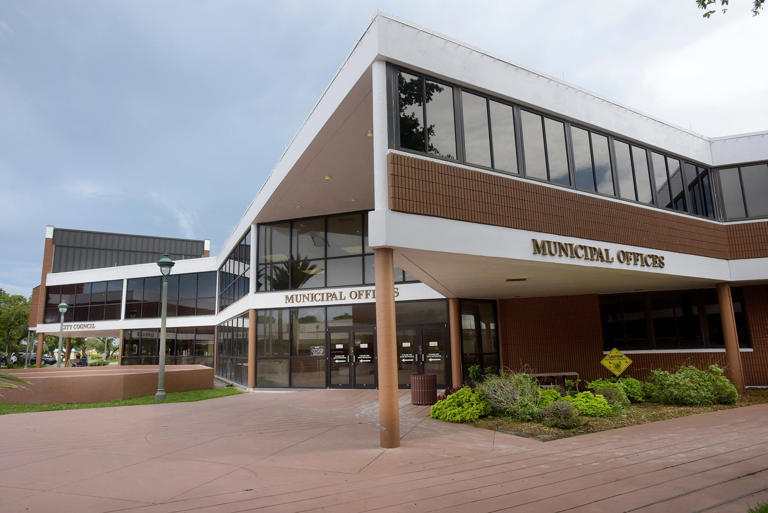 Want to be mayor? With no eligible candidates, Riviera Beach is taking ...