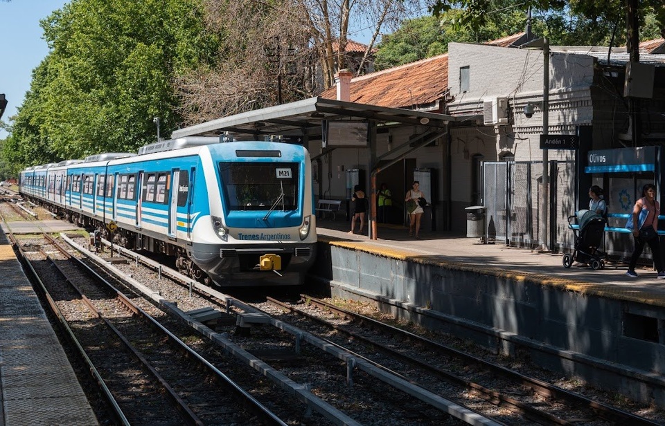 Tras un corte de luz en Retiro, los trenes de la línea Mitre funcionan ...