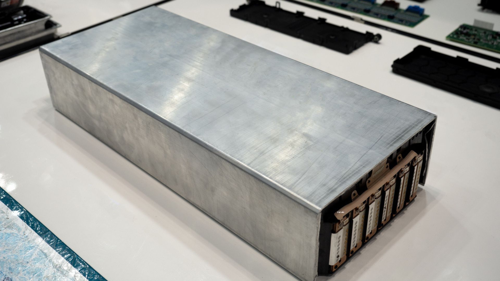 Solid-state EV battery breakthrough with Ni cathode retains 80% ...