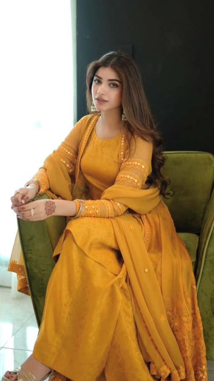 Iconic traditional picks for Ramadan Iftar from Kinza Hashmi’s wardrobe