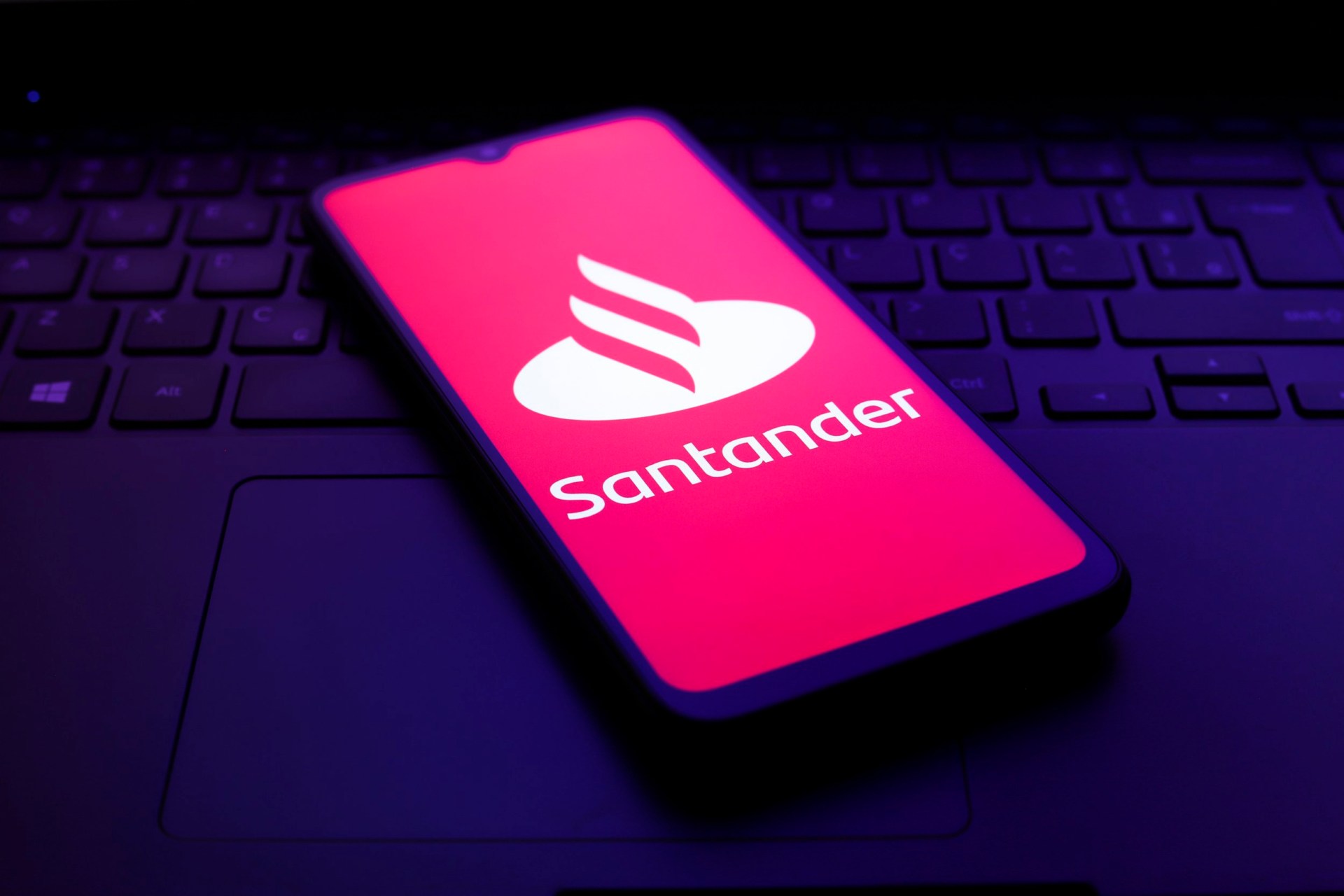 Santander banking crashes leaving customers unable to make payments