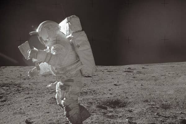 Nasa uses GPS on the Moon for the first time